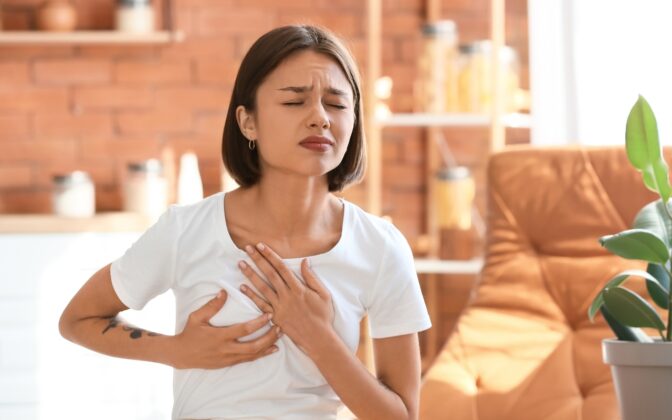 What Causes Pain Under Right Breast Radiating to Back - Review the ...
